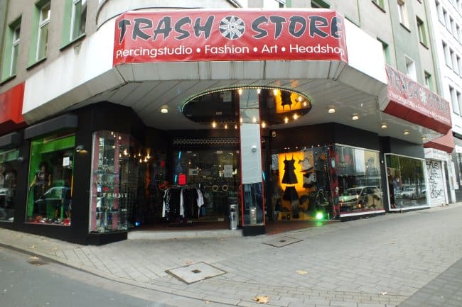 The Very End Merchandise ist ab jetzt auch im Trash Store in Essen ...